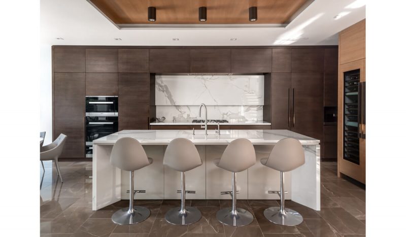 TRADITIONAL MEETS MODERN - Drawing Room Architect Inc.