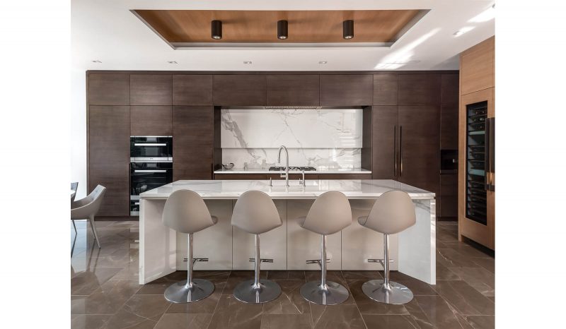 TRADITIONAL MEETS MODERN - Drawing Room Architect Inc.